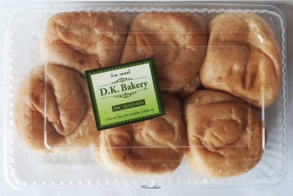 D.K. Bakery Eclaire (since the 1960s) | Wolf Review