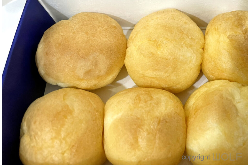 D.K. Bakery Eclaire (since the 1960s) | Wolf Review