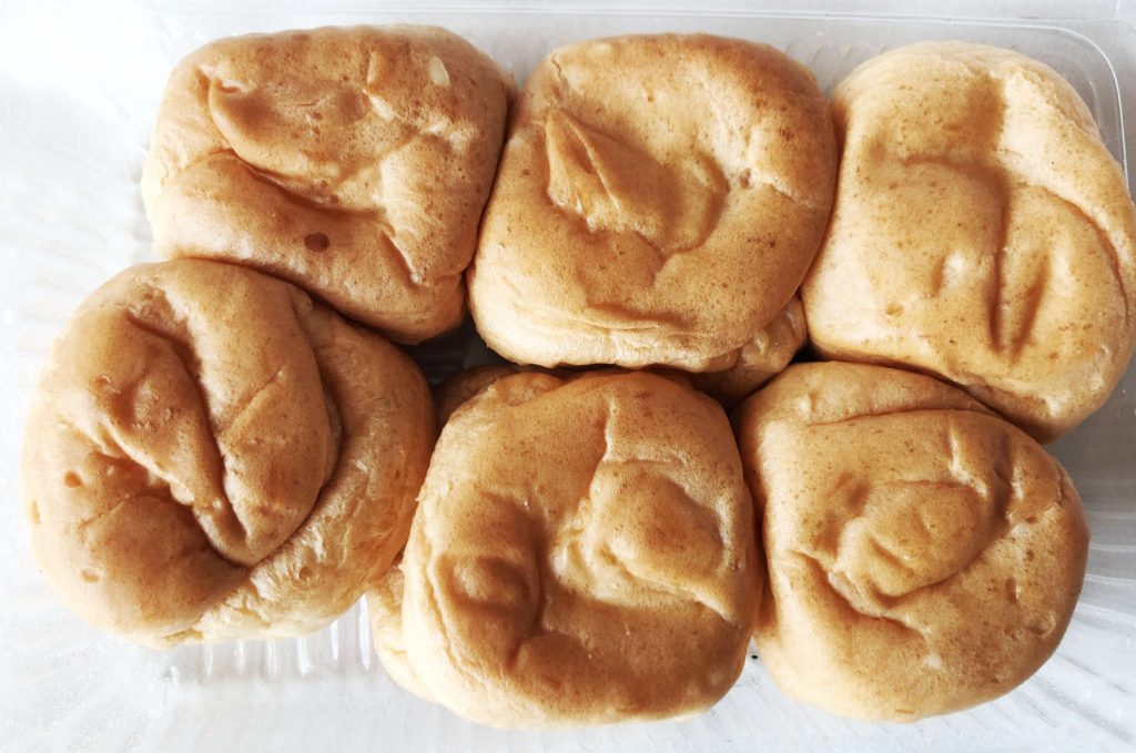 D.K. Bakery Eclaire (since the 1960s) | Wolf Review