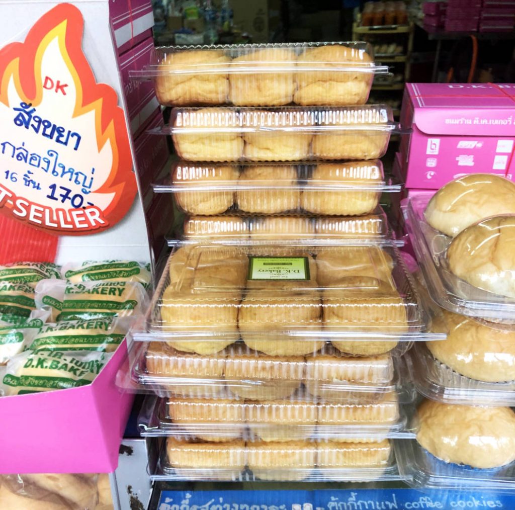 D.K. Bakery Eclaire (since the 1960s) | Wolf Review