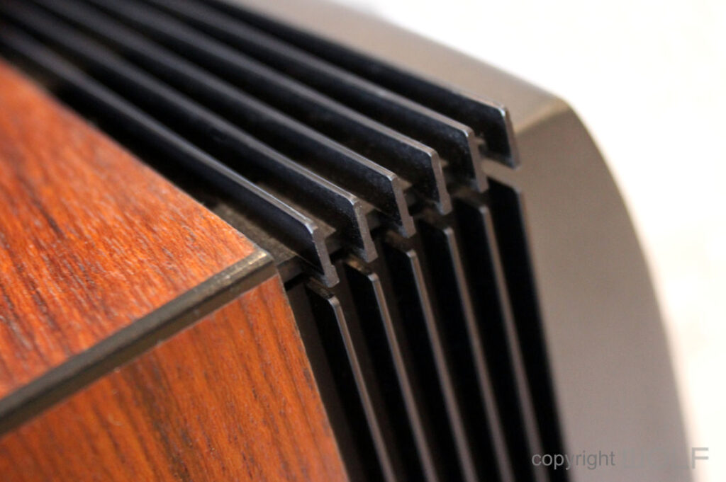 Bang & Olufsen Beovision Stereo TV 8902 (1984- 1987) | Wolf Review